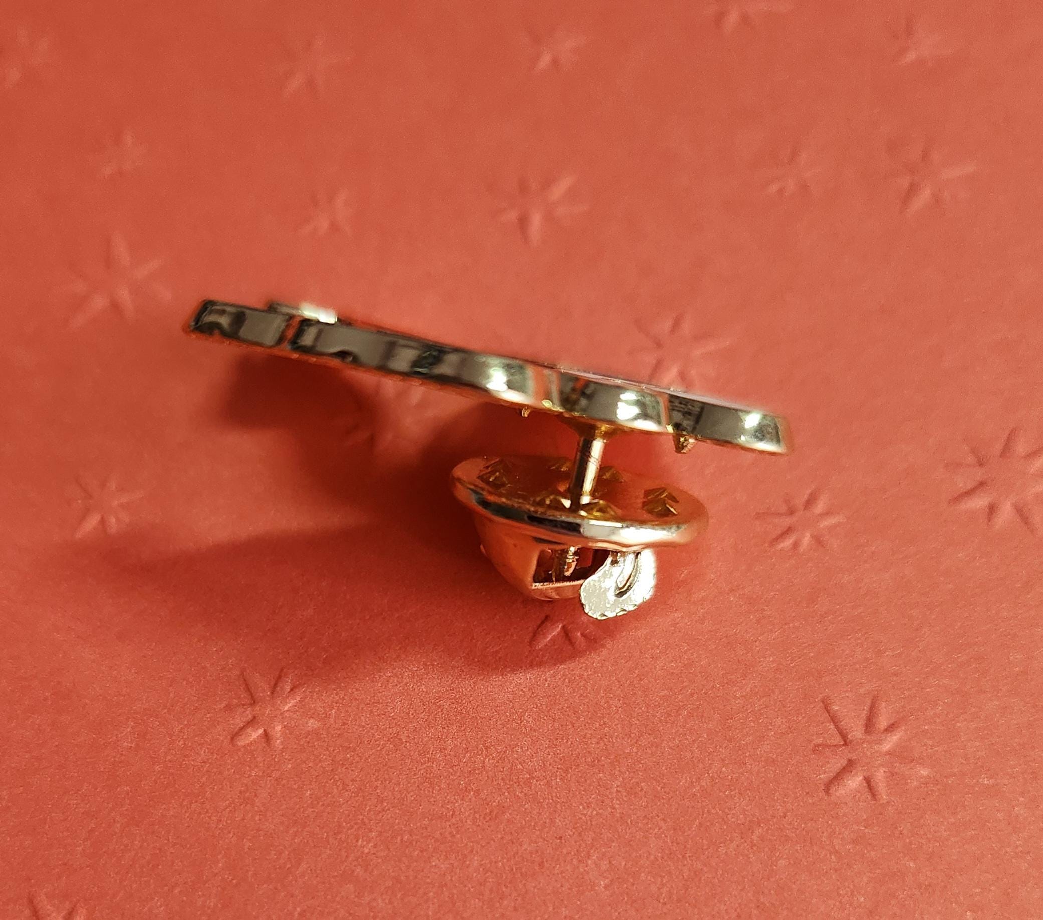 Flying Snoopy Metal and Enamel Pin - Etsy