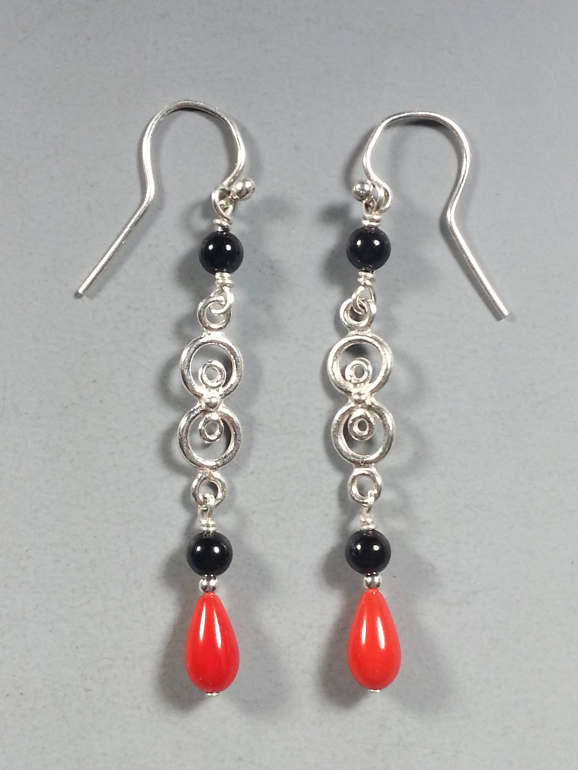 Bonitos aretes rojos de coral y plata de ley con ónix negro - Etsy España