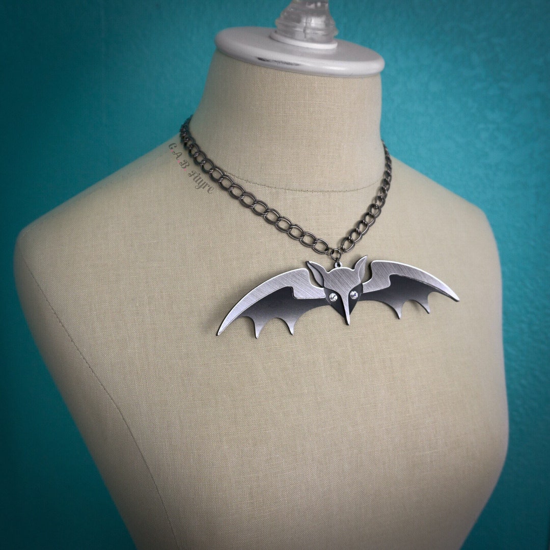 Lily Munster Bat Necklace – Gothic Vampire Halloween Costume Accessory ...