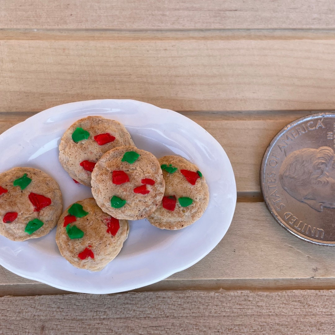 1/6 Scale Cookies Christmas Set of 5 Red and Green Chip Biscuits on ...