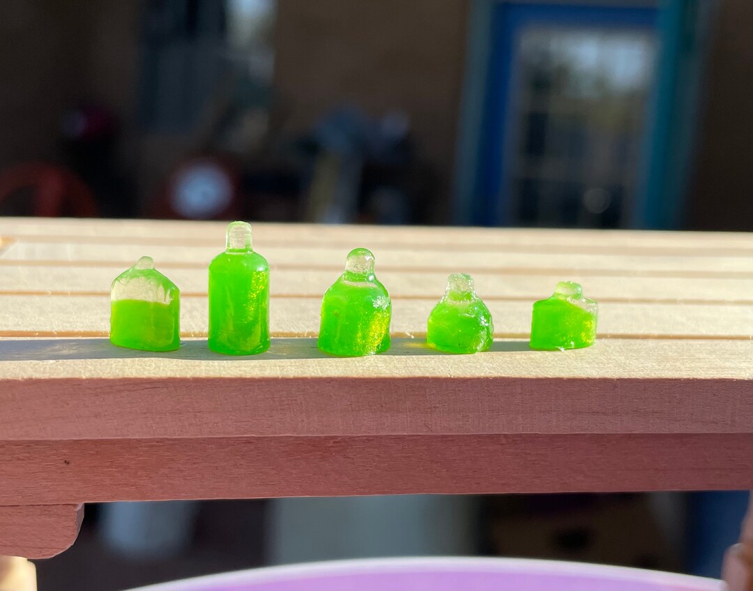 1/24 Scale Opaque Apple Green Miniature Bottles Set of 5 Potion Perfume ...