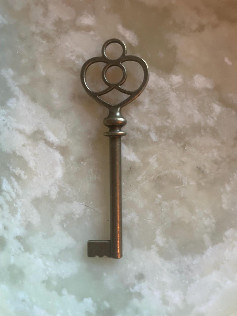 Small Bronze Keys for Crafts and Decor and Accessorising - Etsy