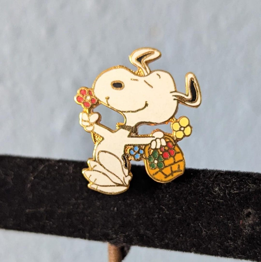 Vintage 70s PEANUTS Snoopy With Easter Basket and Flowers Enamel on ...