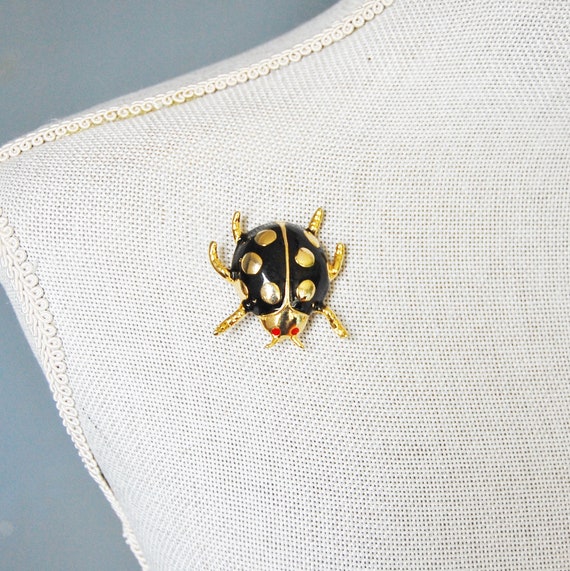 vintage 1980s ladybug enamel - Gem