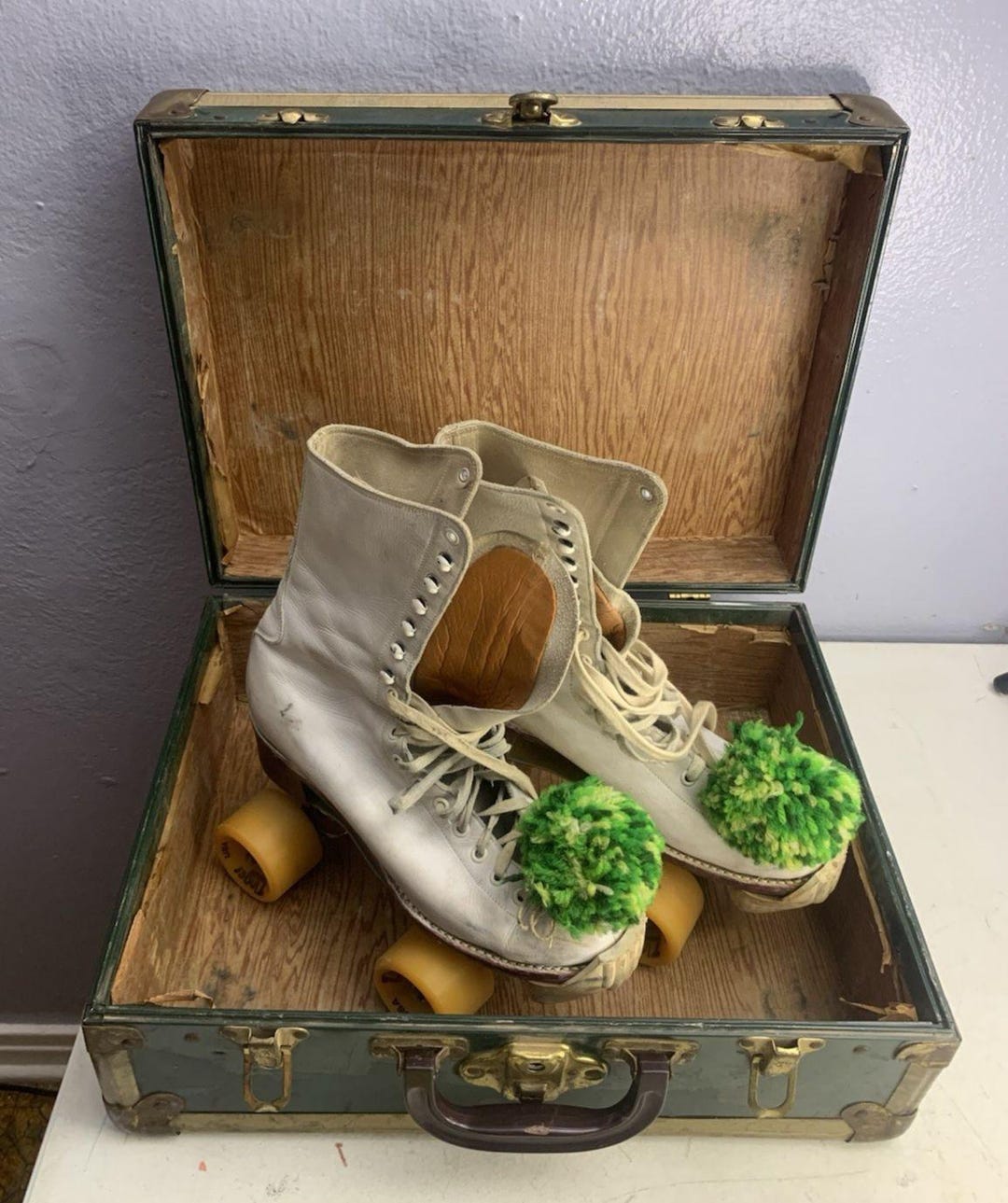 Vintage Gil Ash Roller Skates, Size 7, Retro Pom Poms & Case - Etsy