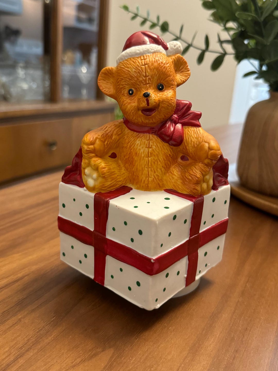 Vintage 1983 Musical Wind-up Motion Holiday Teddy Bear With Present and ...