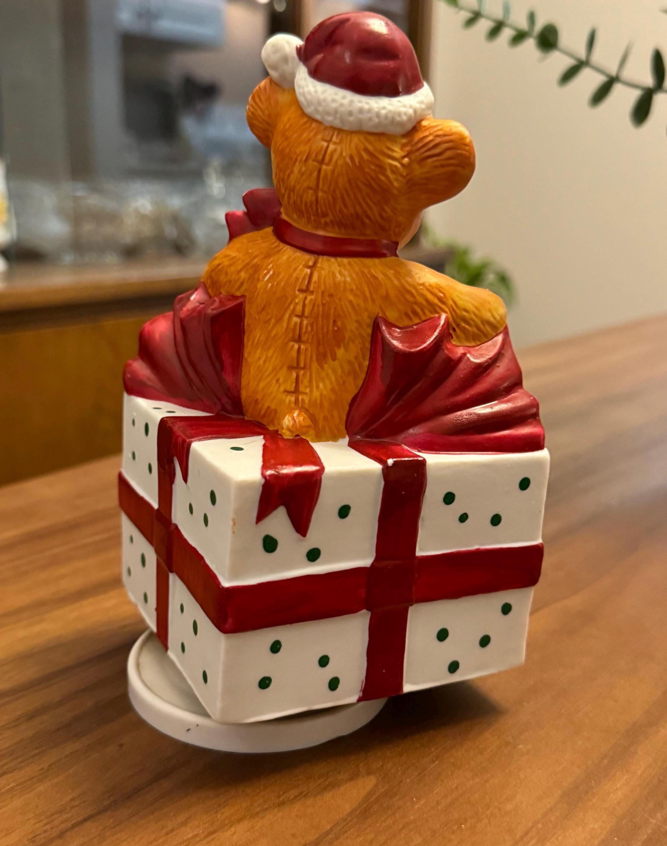 Vintage 1983 Musical Wind-up Motion Holiday Teddy Bear With Present and ...