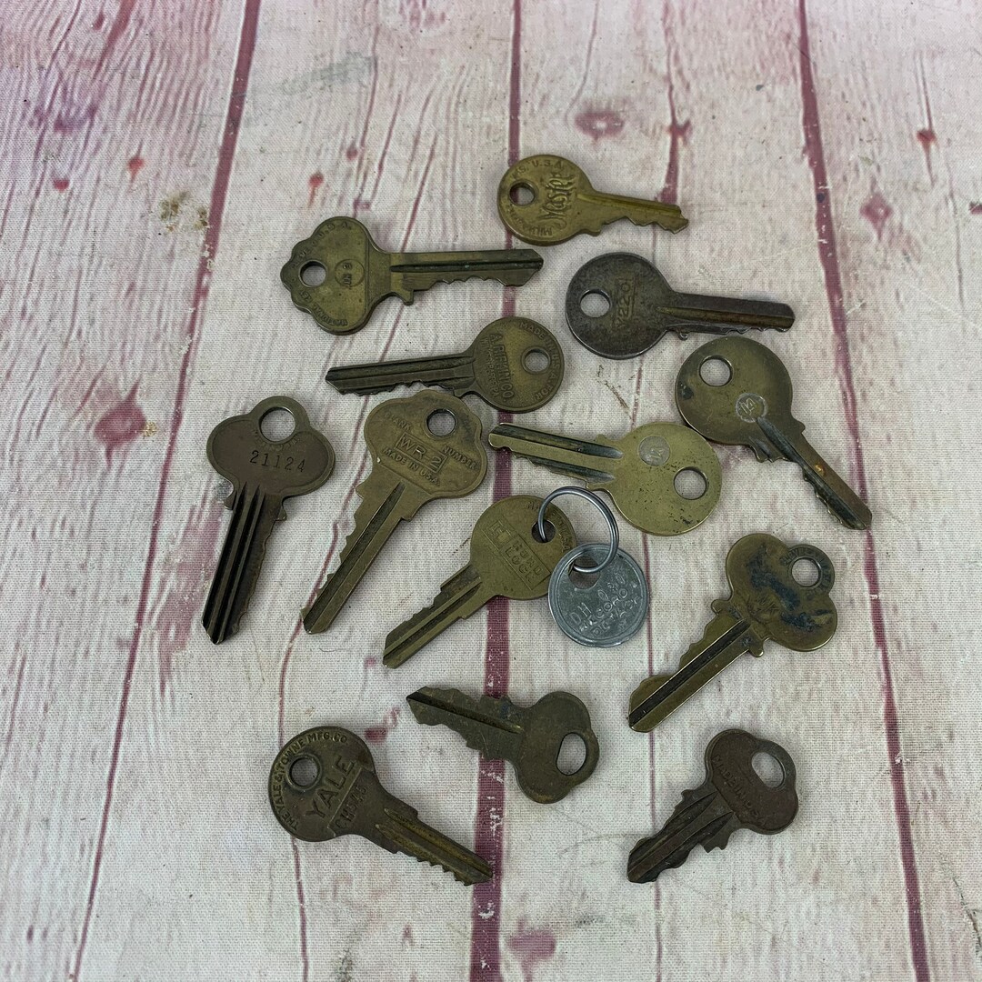 Lot of 13 Vintage Brass Keys Key Destash Altered Art - Etsy