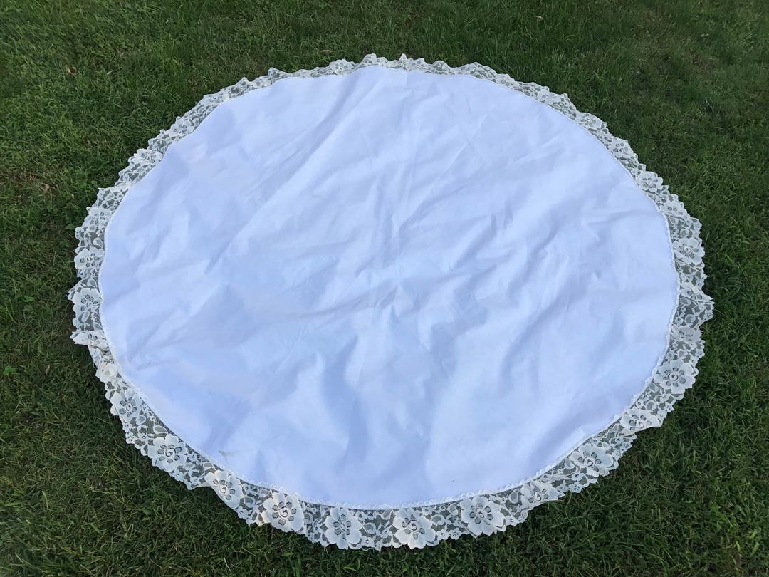 Vintage 1970's Era Ivory Round Tablecloth With Floral Lace Trim - Etsy