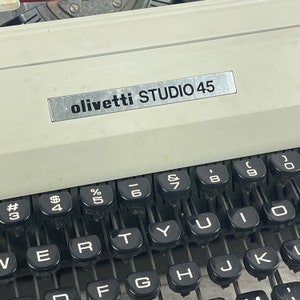 Vintage 1970's OLIVETTI Studio 45 Gray Manual Portable Typewriter With Hard Case Working ...