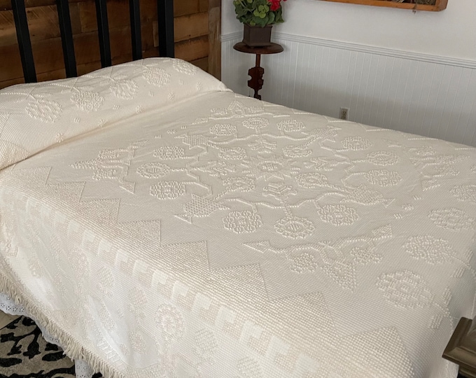 Vintage Bates George Washington’s Choice Ecru Hobnail Floral Chenille ...