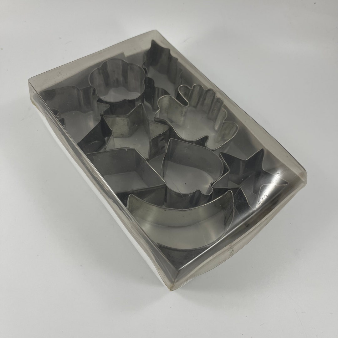 Vintage Box of 9 Metal Cookies Cutters - Etsy