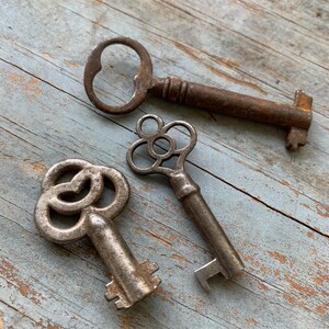 3 Vintage Skeleton Keys Repurposing Destash Altered Art - Etsy