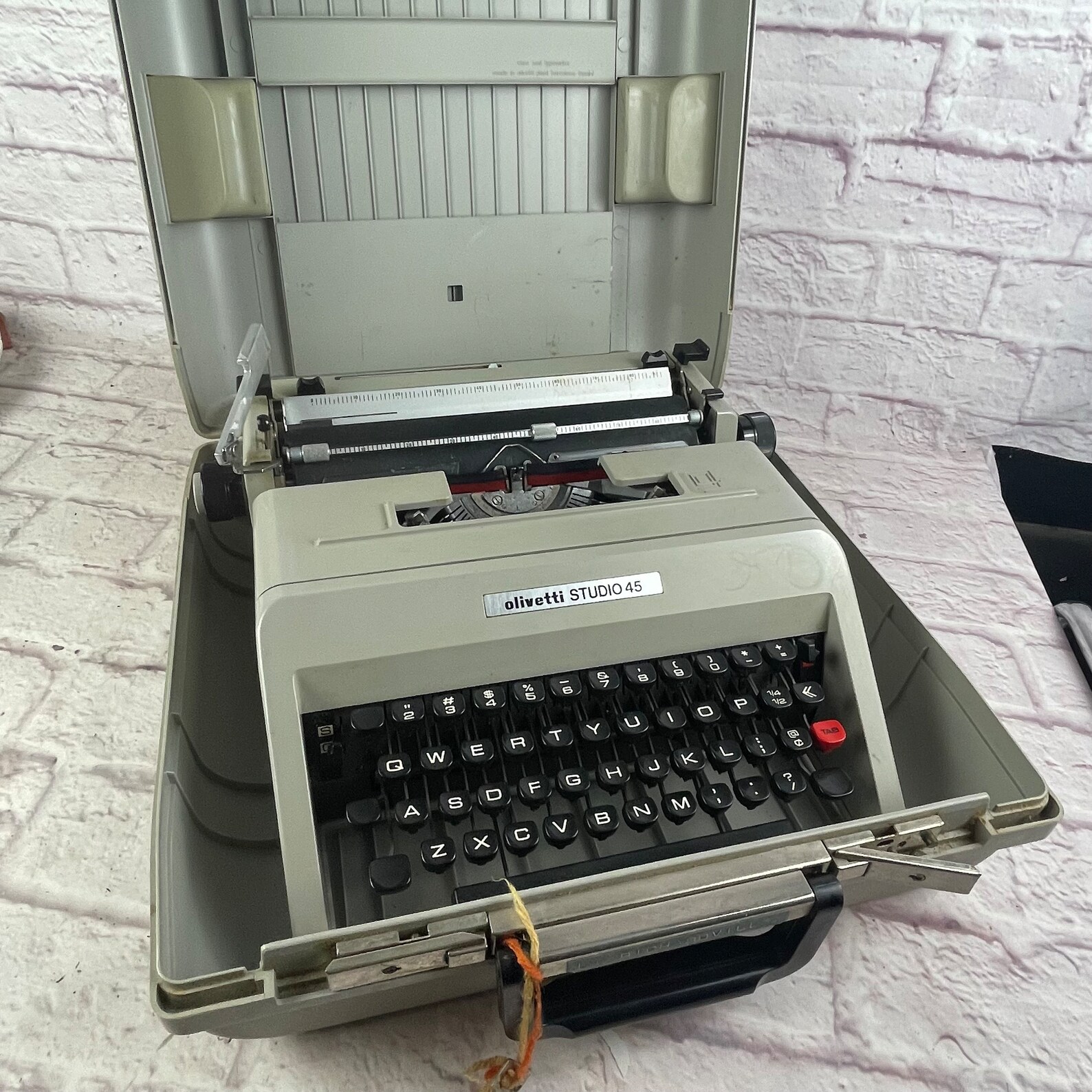 Vintage 1970's OLIVETTI Studio 45 Gray Manual Portable Typewriter With ...