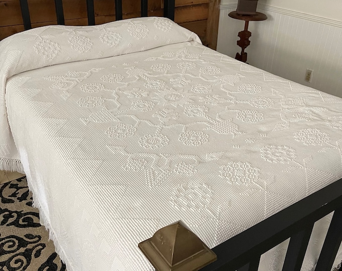 Vintage Bates George Washingtons Choice Antique White Hobnail Floral ...