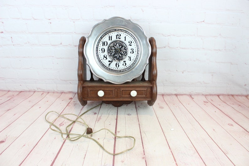 Vintage Retro Kitchen Clock by Spartus Silver Plate on Shelf - Etsy