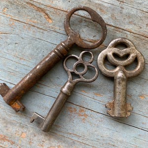 3 Vintage Skeleton Keys Repurposing Destash Altered Art - Etsy