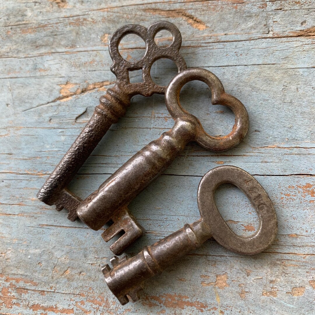 3 Vintage Skeleton Keys Repurposing Destash Altered Art - Etsy