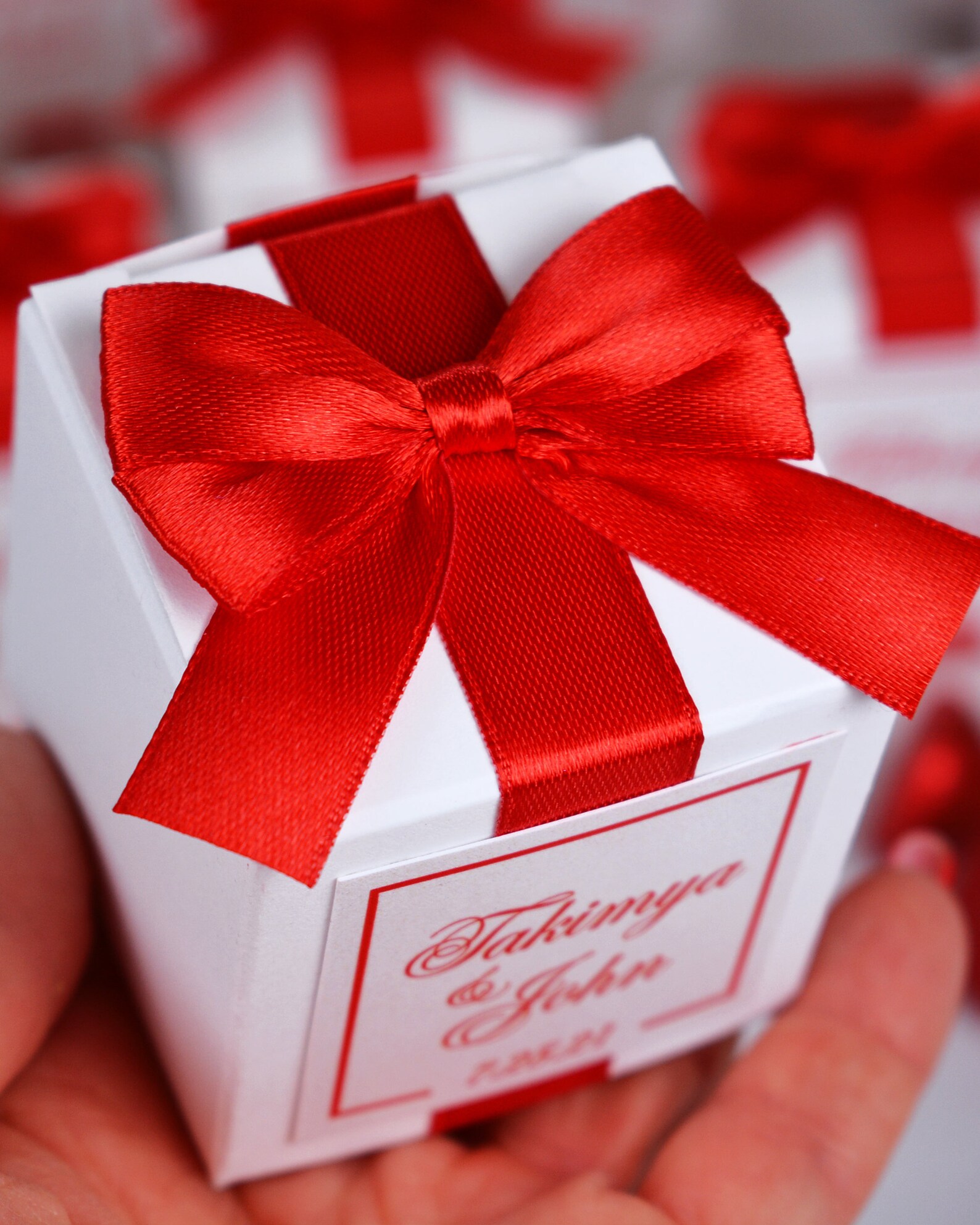 Personalized Wedding Bonbonniere: Elegant Favor Box With Satin Ribbon ...