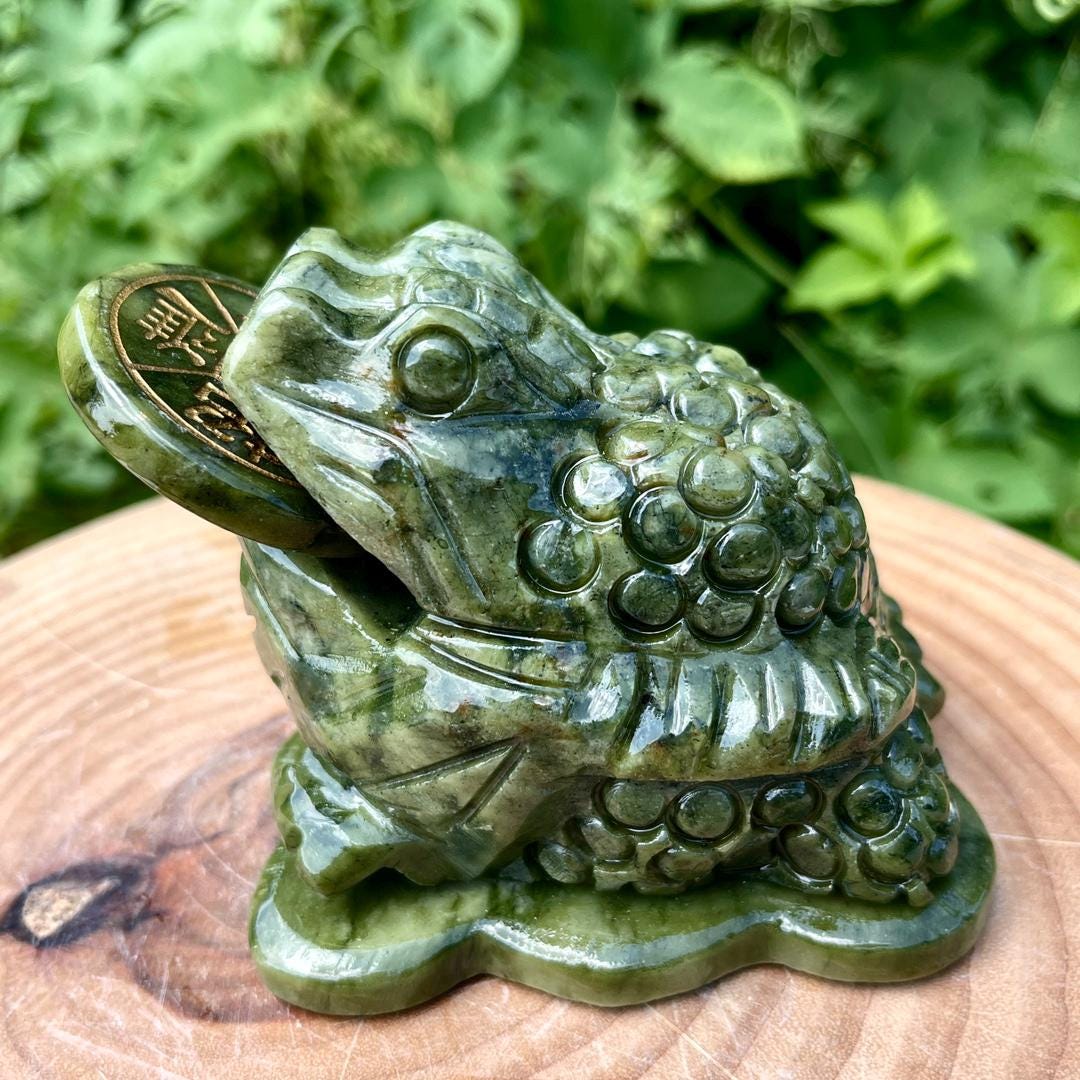 Natural Green Jade Money Frog Carving,crystal Feishui Carvings,quartz ...