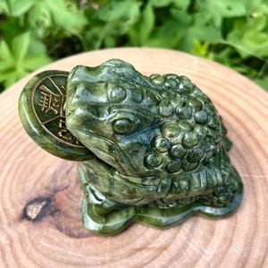 Natural Green Jade Money Frog Carving,crystal Feishui Carvings,quartz ...