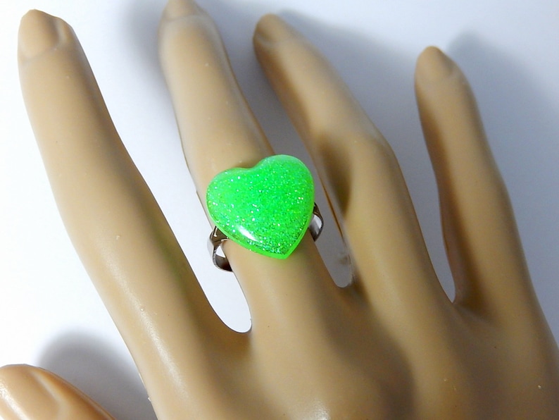 Anillo de corazón verde neón joyería ajustable de resina | Etsy