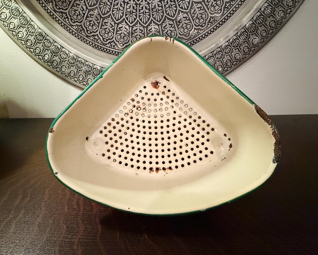Enamelware Corner Colander, Ivory With Green Trim, Circa 1930’s - Etsy