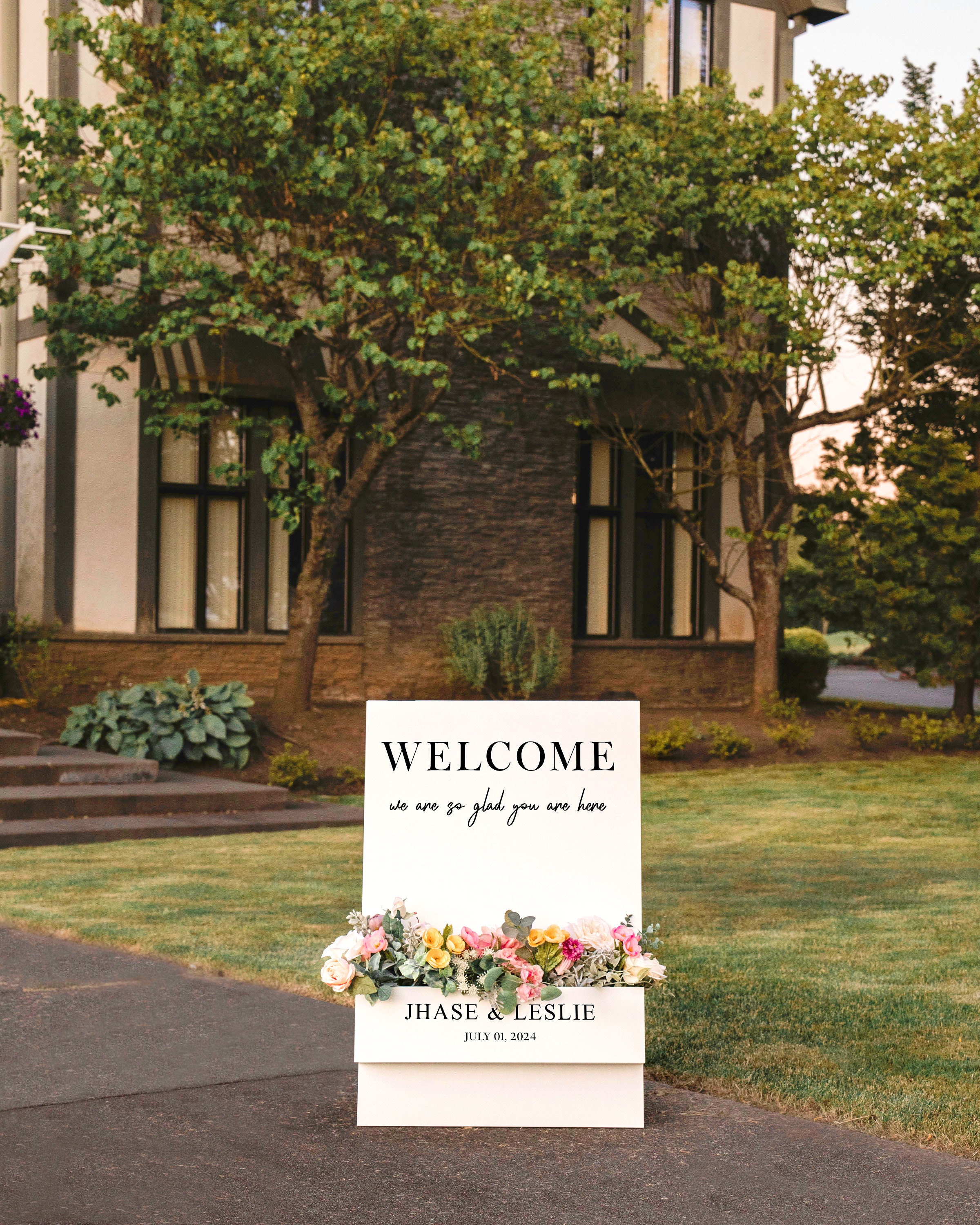 Handmade Wedding Welcome Sign With Flower Box: Personalized Elegant ...