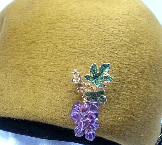 Dangling Grapes Brooch - Green Rhinestone Leaves - Pu… - Gem