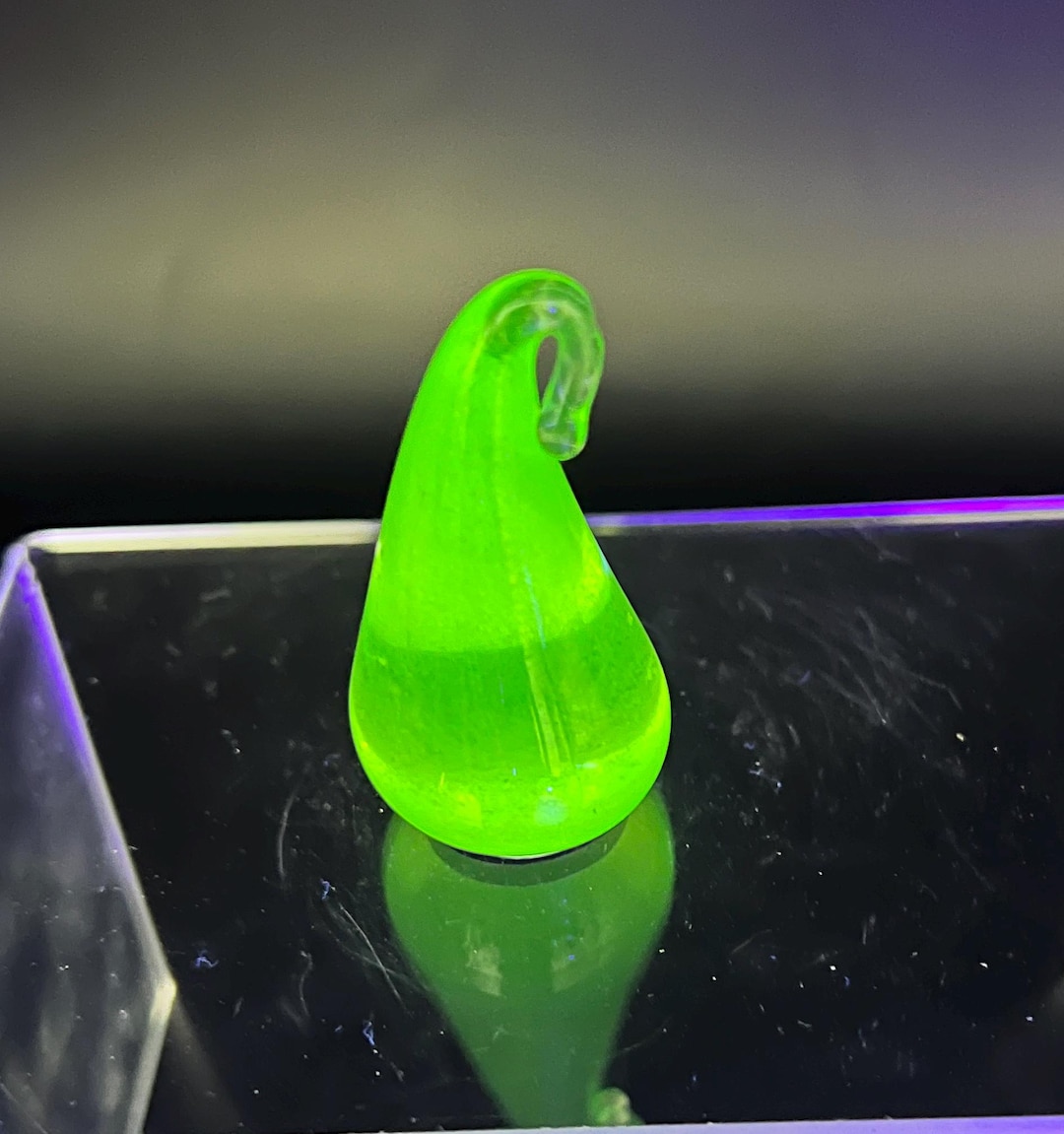 Beautiful Original Recycled Uranium Glass Kiss by Amber's Glass - Etsy