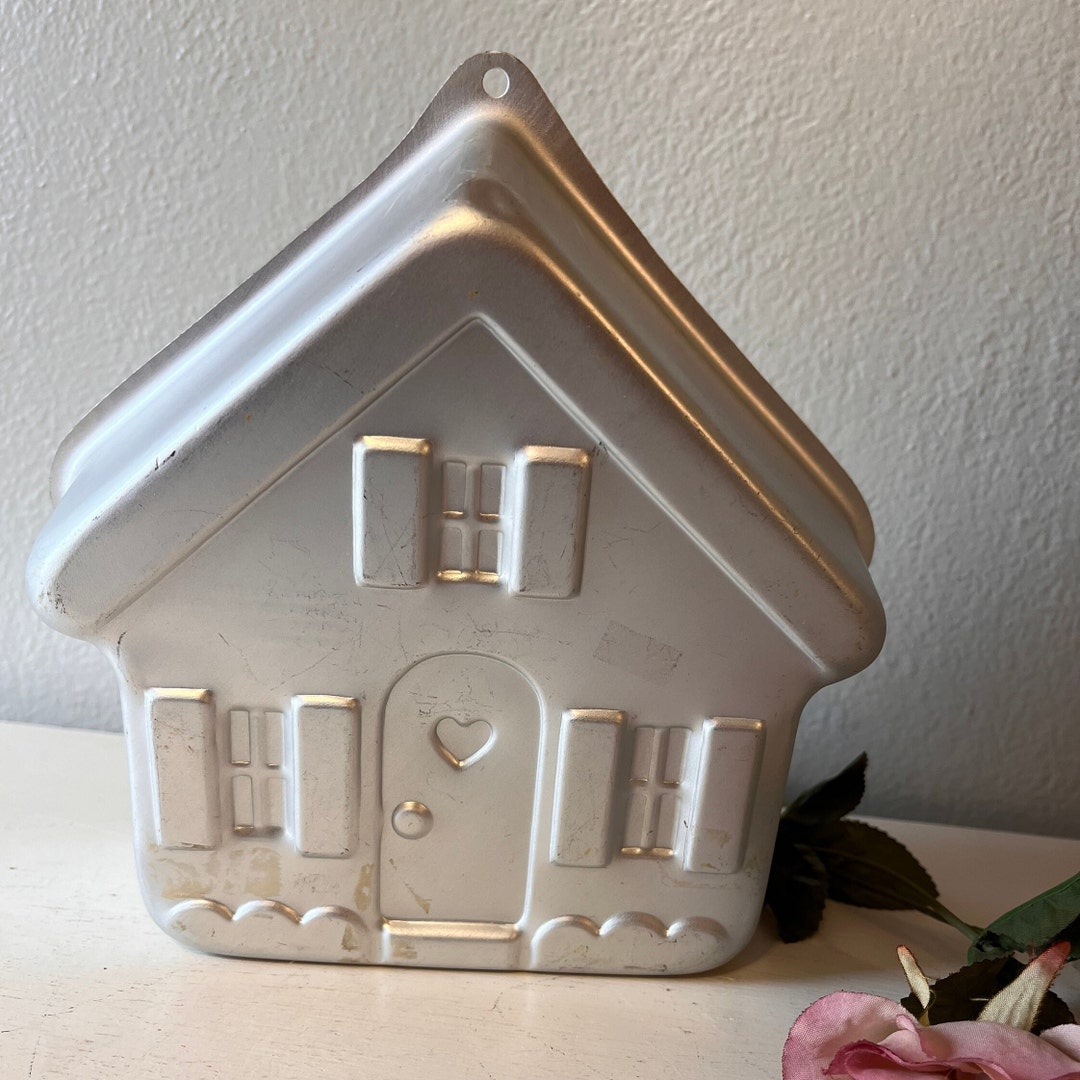 Used Vintage Wilton Cake Pan / House Cake Pan /82 Wilton Cake Pan ...