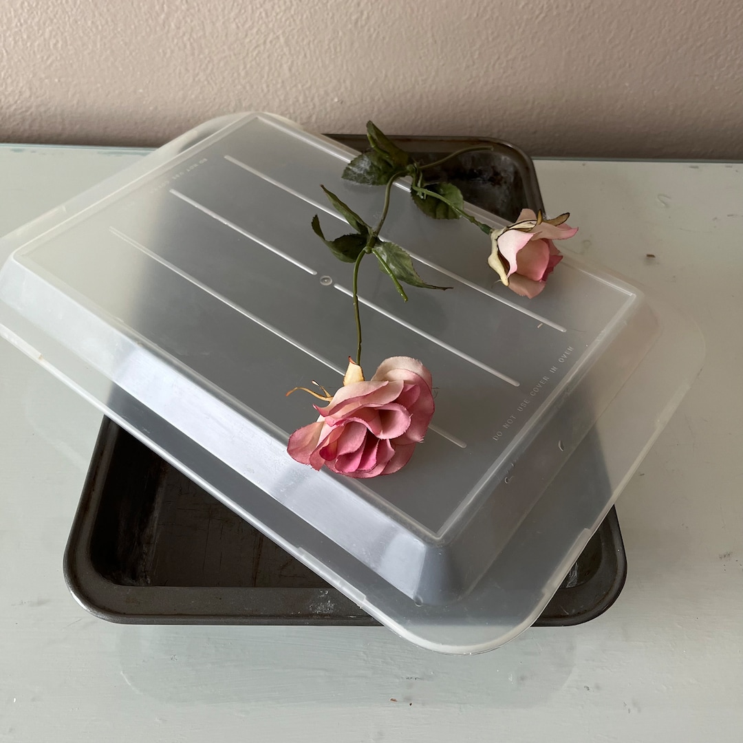 Vintage Aluminum Cake Pan With Snap on Hard Plastic Lid / Vintage ...