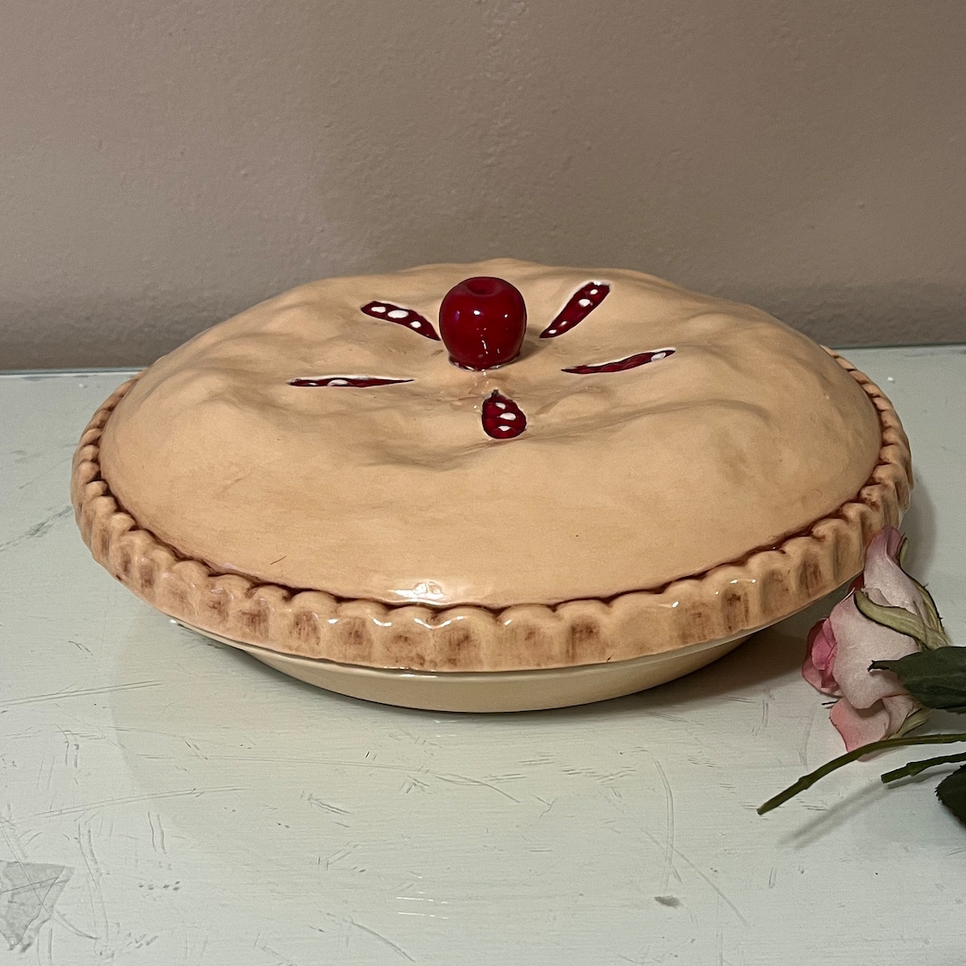 Ceramic Covered Pie Dish / Pie Dish With Berry Top / Kitschy Pie Dish ...