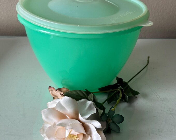 Vintage Jadite Green Tupperware Lettuce Keeper With Domed Lid, Vintage ...