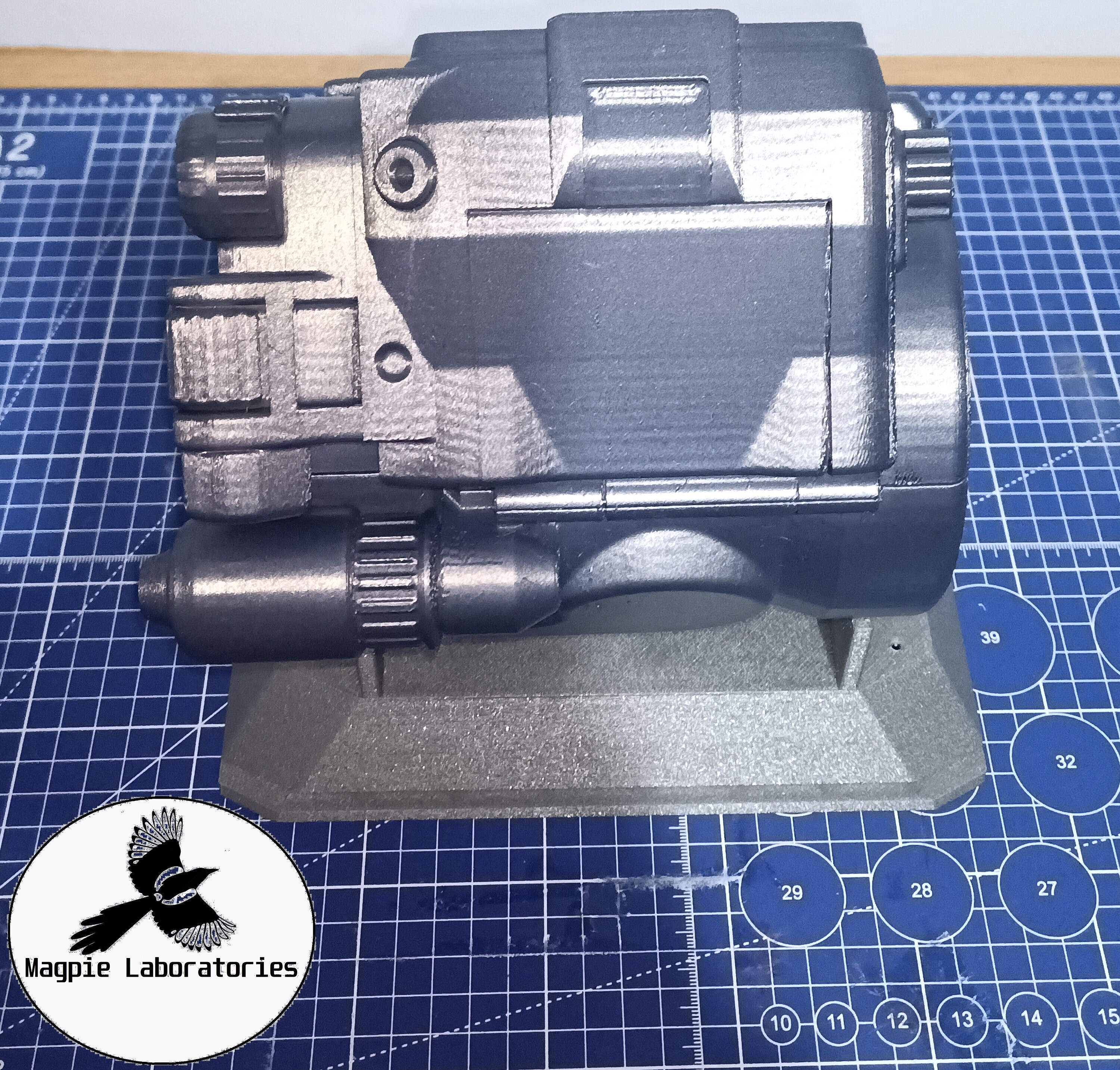 Wearable Fallout Pip Boy 3000 MKIV W/ Stand Prop Replica 3 4 TV Painted ...