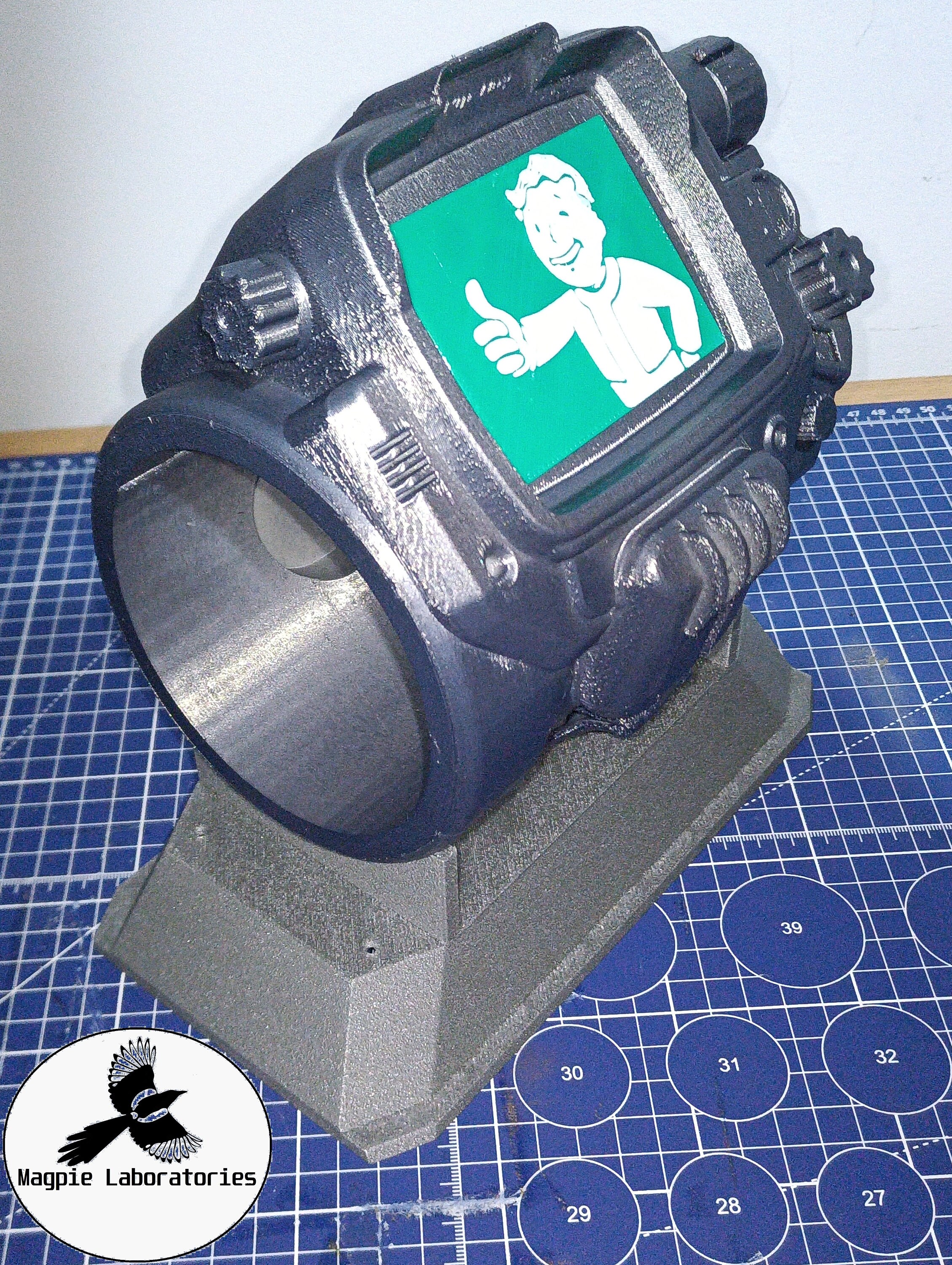 Wearable Fallout Pip Boy 3000 MKIV W/ Stand Prop Replica 3 4 TV Painted ...