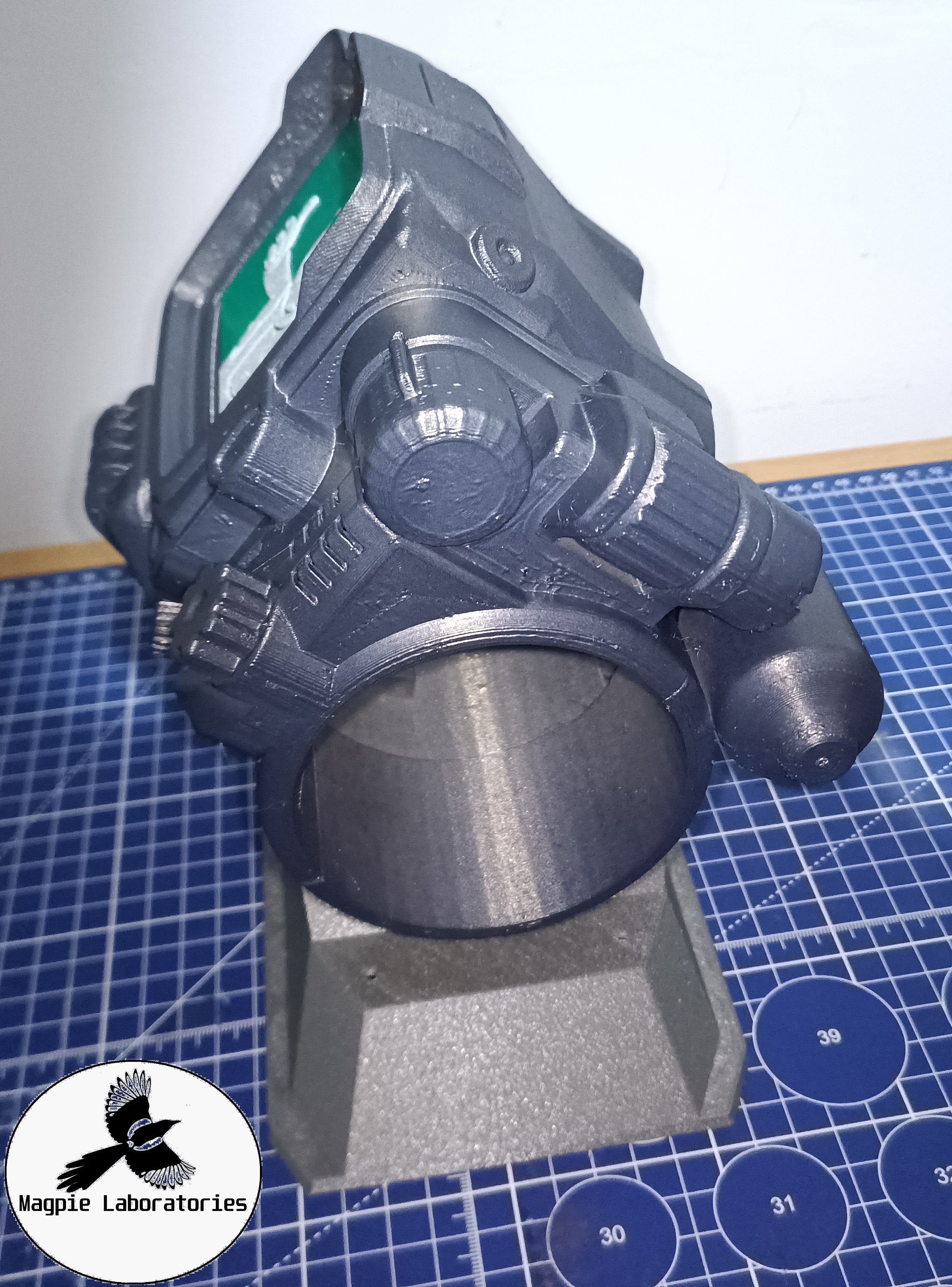 Wearable Fallout Pip Boy 3000 MKIV W/ Stand Prop Replica 3 4 TV Painted ...
