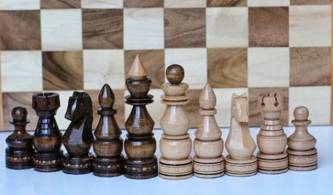 Classic Wood Carving Chess Pieces, Hand Carved Chess Pieces and Case ...