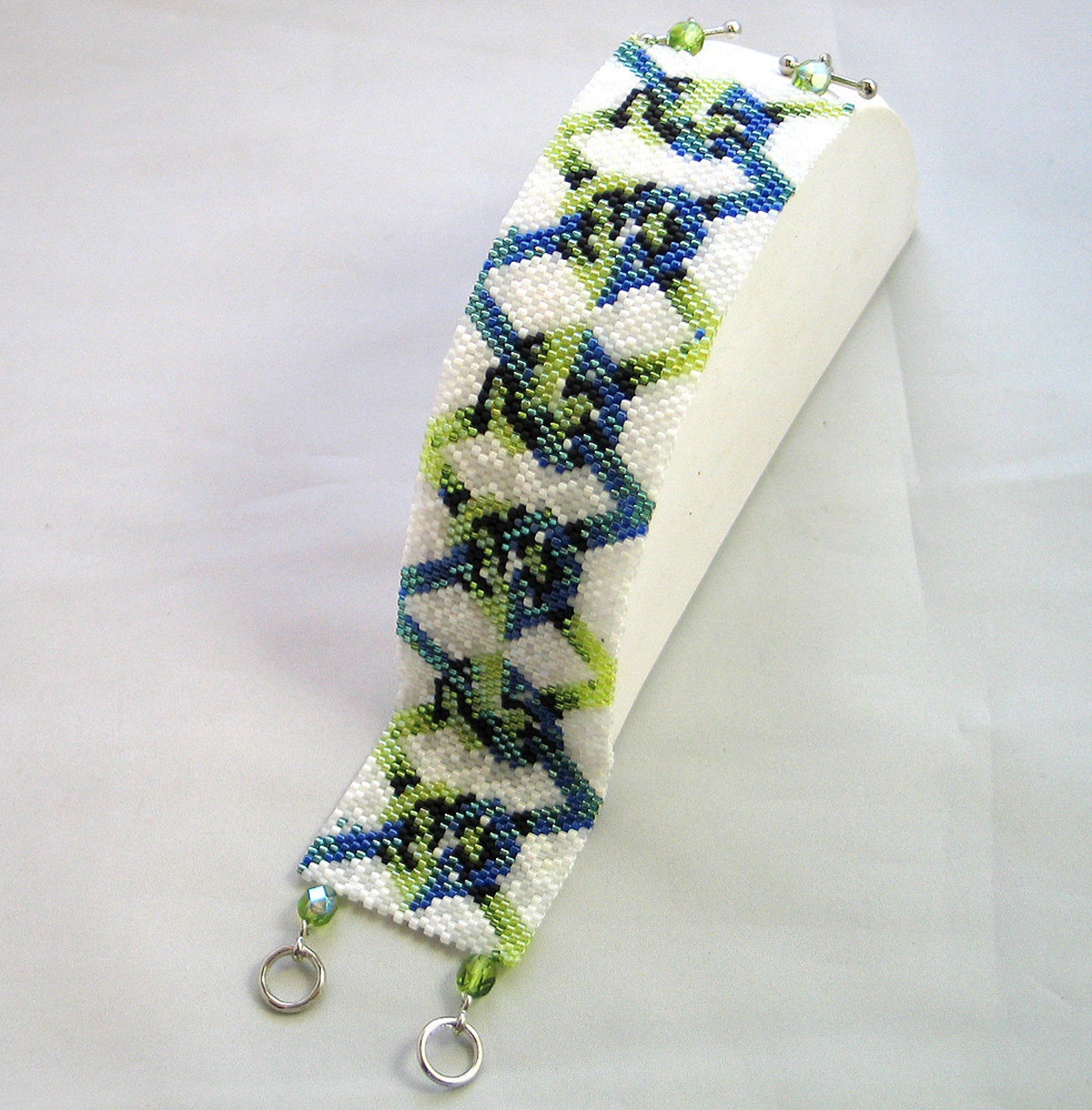 Bead Pattern Celtic Knotwork Hearts - Beaded Bracelet Pattern ...