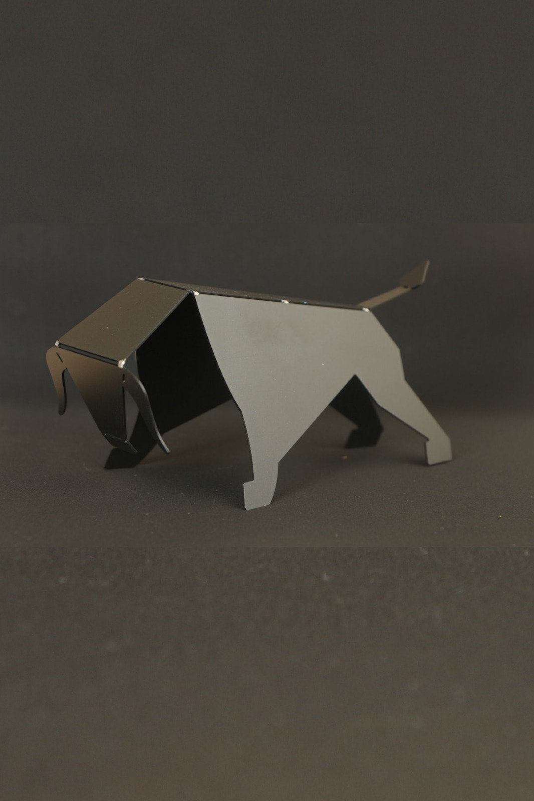 Figura geométrica de toro / Escultura moderna de Tauro / Toro de carga ...