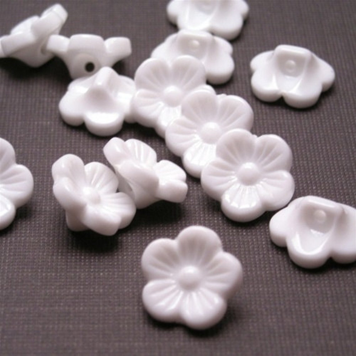 28 Vintage Plastic Flower Buttons White 11mm VPB101 | Etsy