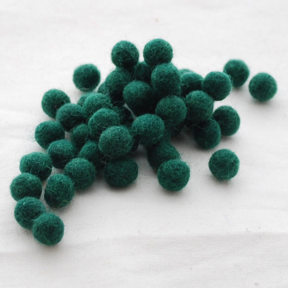 1cm Pompones de fieltro Verde Oscuro Elija entre 50 o 100 pompones de ...