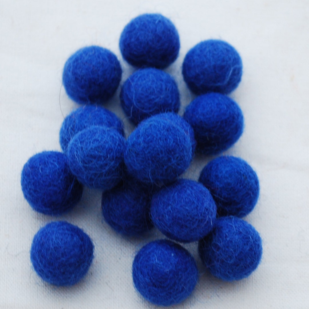 1.5cm Pompones de fieltro Azul medio Elija entre 25 o 100 pompones de ...