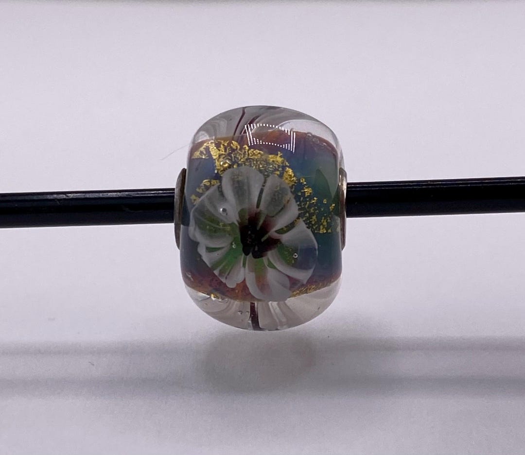 Mandy Ramsdell Artisan Glass Bead – White Flower With Gold Foil ...