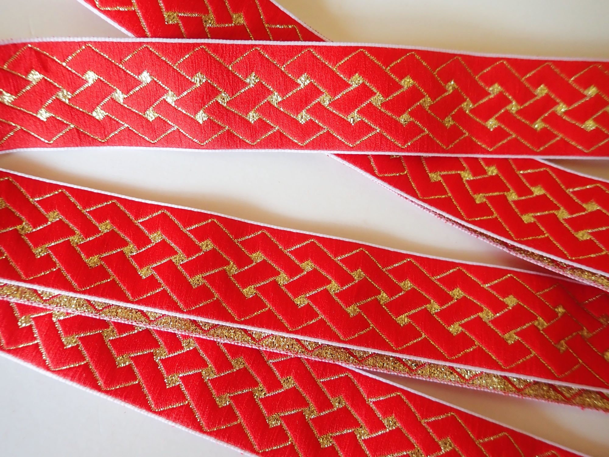 CELTIC KNOT Reversible Angular Knot Jacquard Trim in Gold and | Etsy