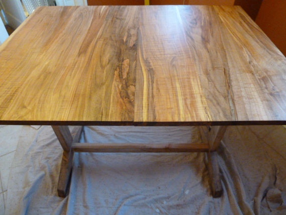 Expandable trestle dining table store