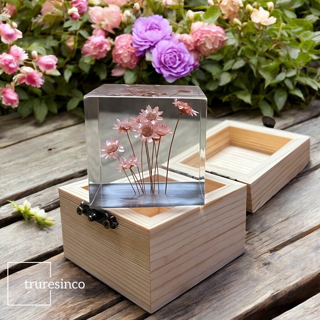 Red Daisy Flower Resin & Wood Cube - Meaningful Girlfriend Home Decor ...