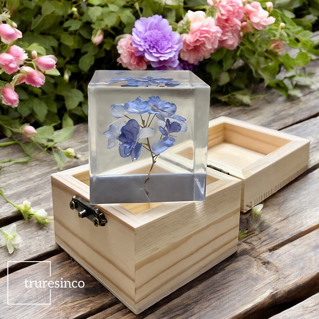 Hydrangea Flower Epoxy Resin Cube - Christmas Girlfriend Valentine Home ...