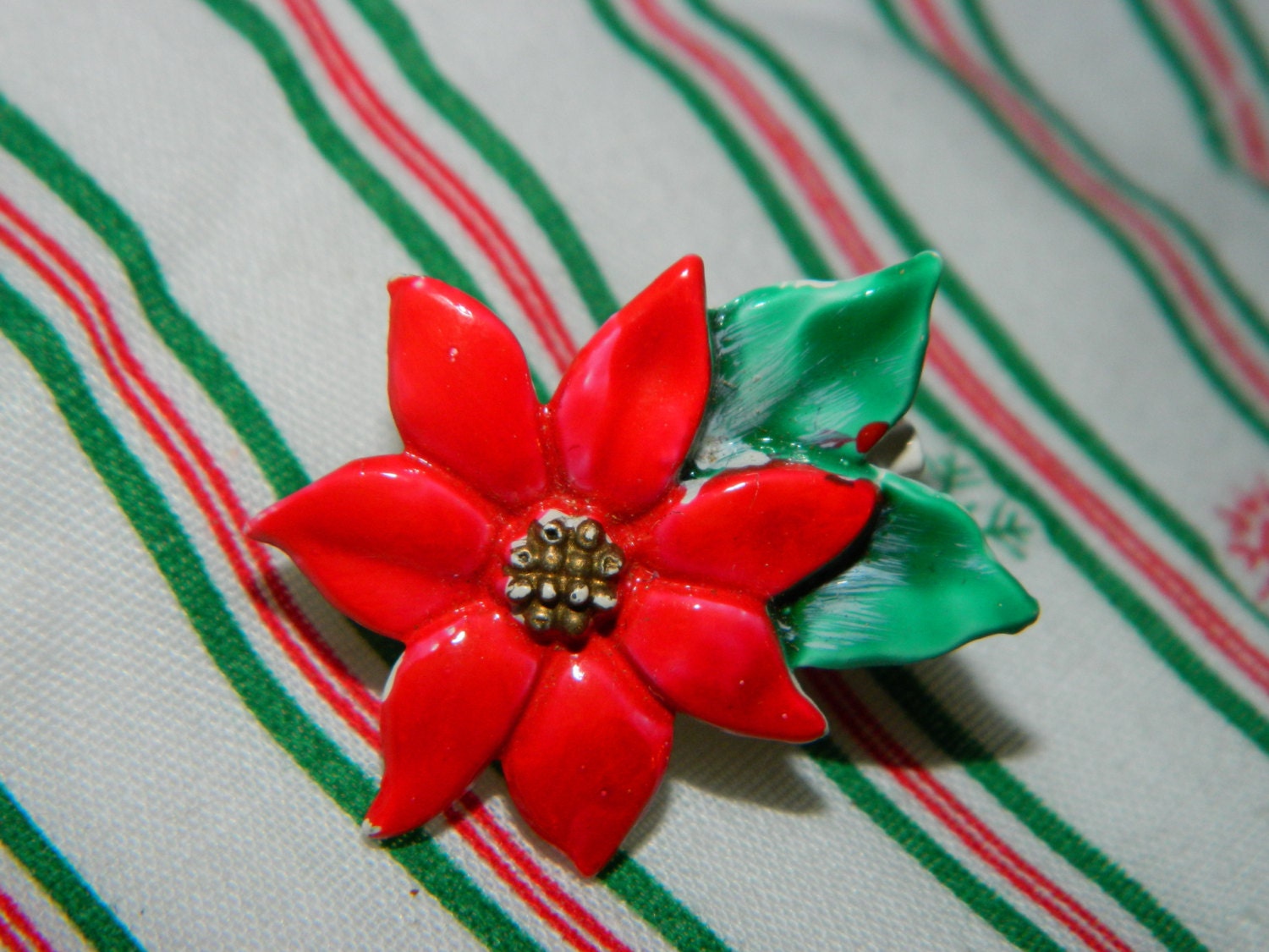 Sweet Red Christmas Poinsettia Pin Brooch Red & Green | Etsy
