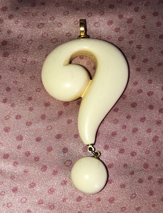 Vintage Crown Trifari Question Mark Lucite Cream Lar… - Gem